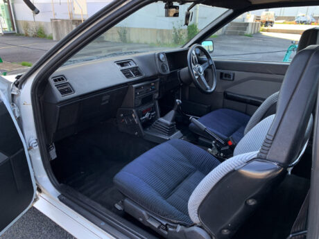 16バルブ4AG改HKSスーパーチャージャー!CUSCO製ECU!5速MT!AE86型トレノ3ドアGT-APEXの国内中古車を掲載