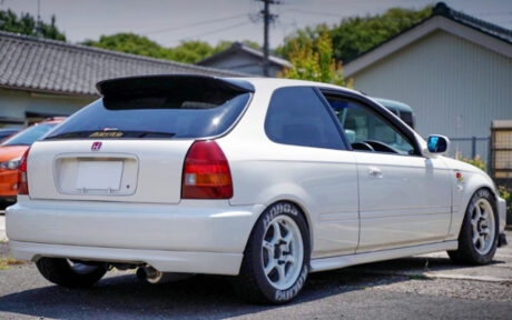 192PS以上!B16B改1.8L VTEC搭載!パワーFC制御!ZEROFIGHTERエキマニ＆SPOONマフラー!EK9型シビックタイプRの国内中古車を掲載