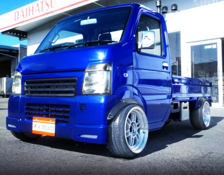 前後オバフェンワイド!ブルーパール全塗装!15インチ8J!5速MT＆FR!DA63T型スズキ・キャリイの国内中古車を掲載