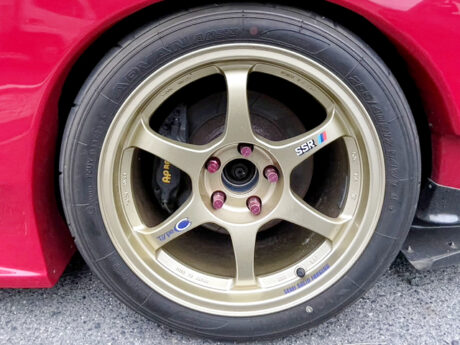 13B改GREDDYシングルターボ!前後AP-RACINGキャリパー!ワイドボディ化!FC3S型サバンナRX-7の国内中古車を掲載