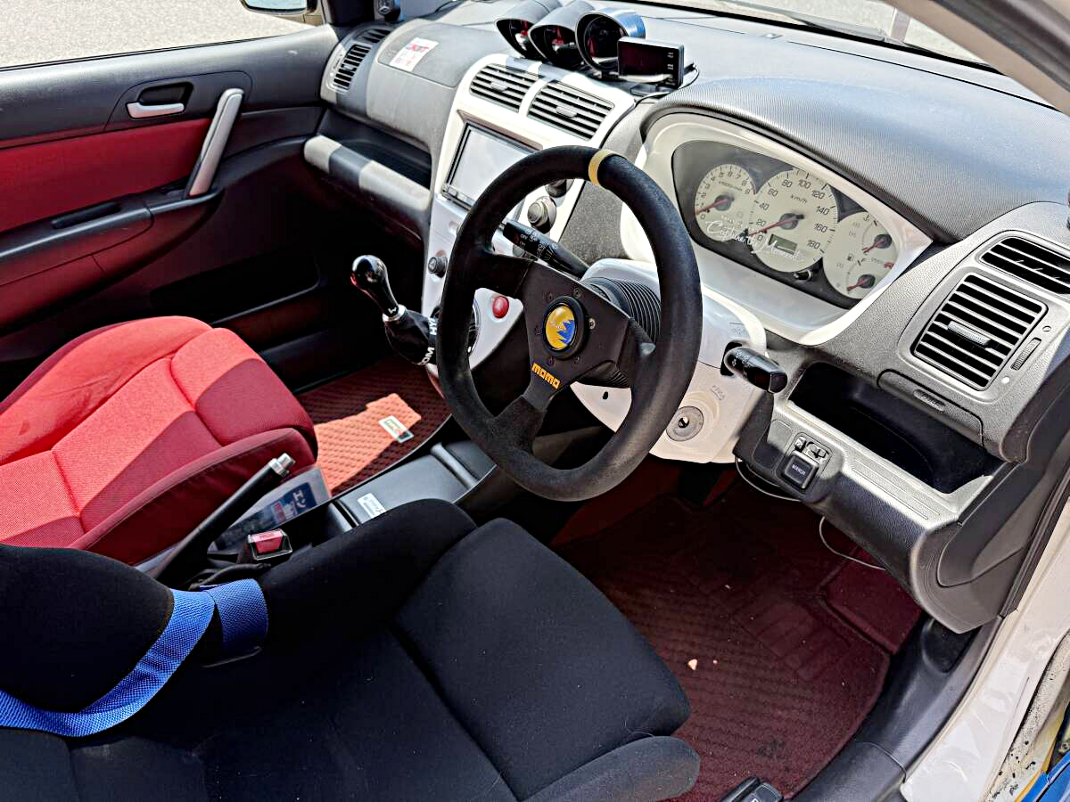 SPOON仕様！日産EAVサンライトイエロー全塗装＆青ラッピング！EP3型シビックタイプRの国内中古車を掲載